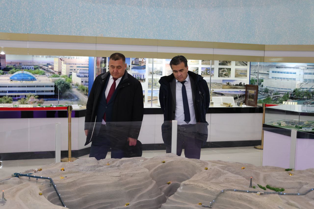 Toshkent arxitektura-qurilish universiteti rektori Baxrom Tulaganov ...